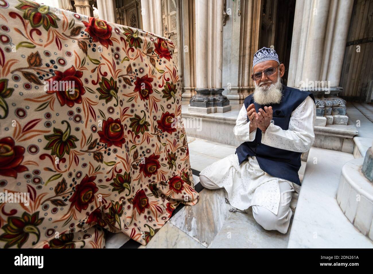 Indian muslim man hi-res stock photography and images - Alamy