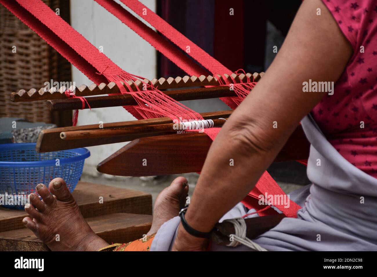 Weaving loom nepal hi-res stock photography and images - Alamy