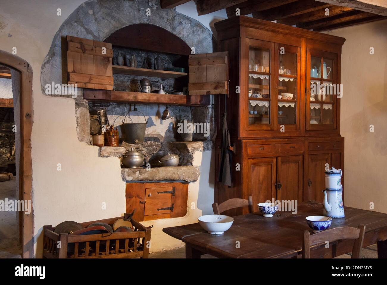 Rustic kitchen house hi-res stock photography and images - Alamy