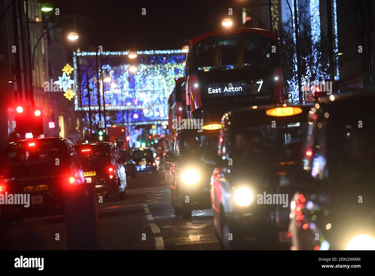 Traffic on Oxford Street in London Stock Photo - Alamy