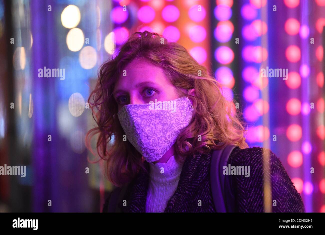A woman wearing a face mask on Oxford Street in London Stock Photo - Alamy