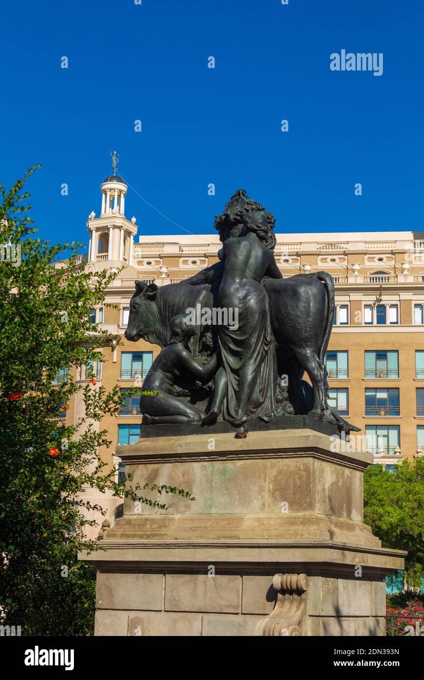 On the streets in Spain in public places. Plaster, marble and bronze ...