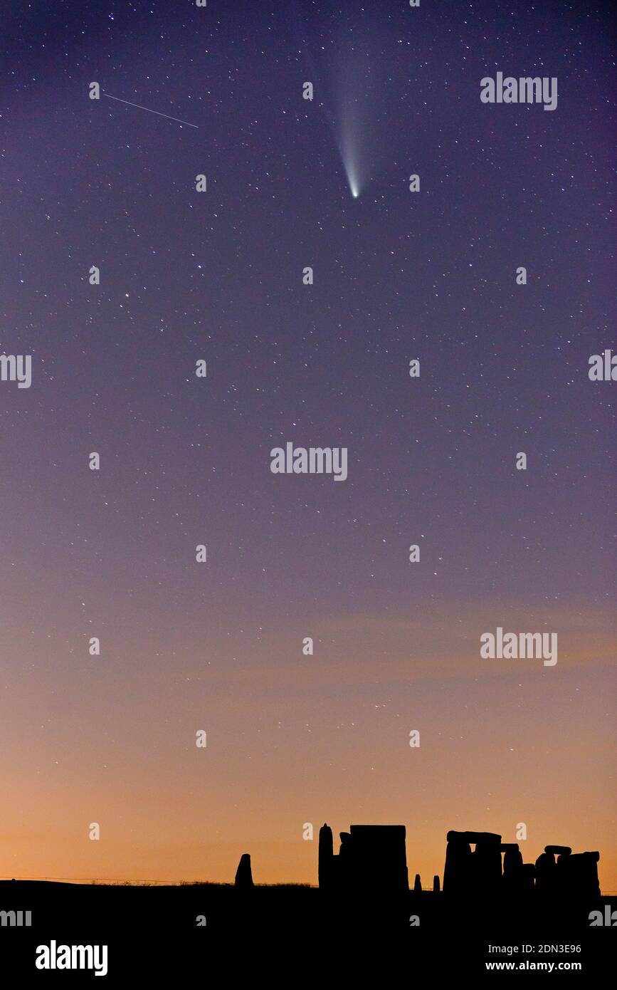 Comet Neowise in the night sky over Stonehenge, Wiltshire, England, UK ...