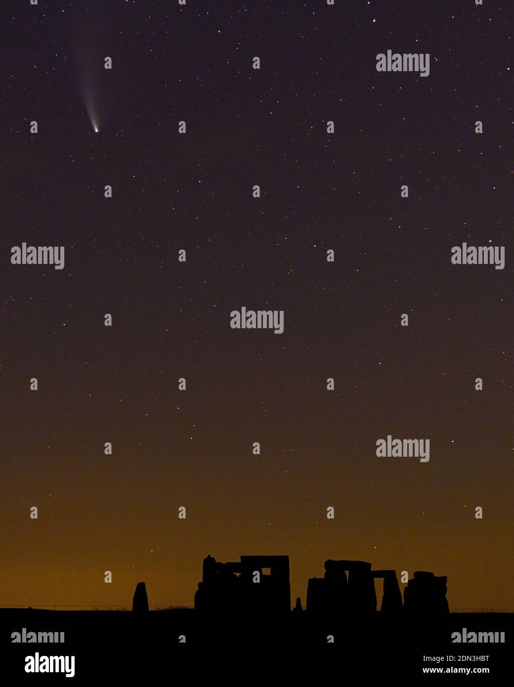 Neowise comet stonehenge hi-res stock photography and images - Alamy