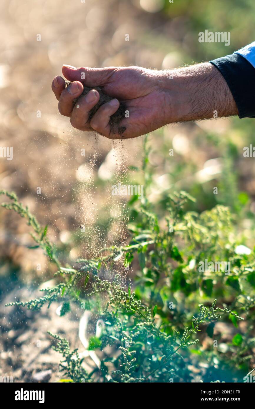 Falling soil hi-res stock photography and images - Alamy