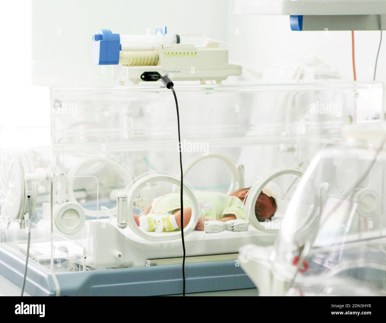 Baby incubator focus hi-res stock photography and images - Alamy