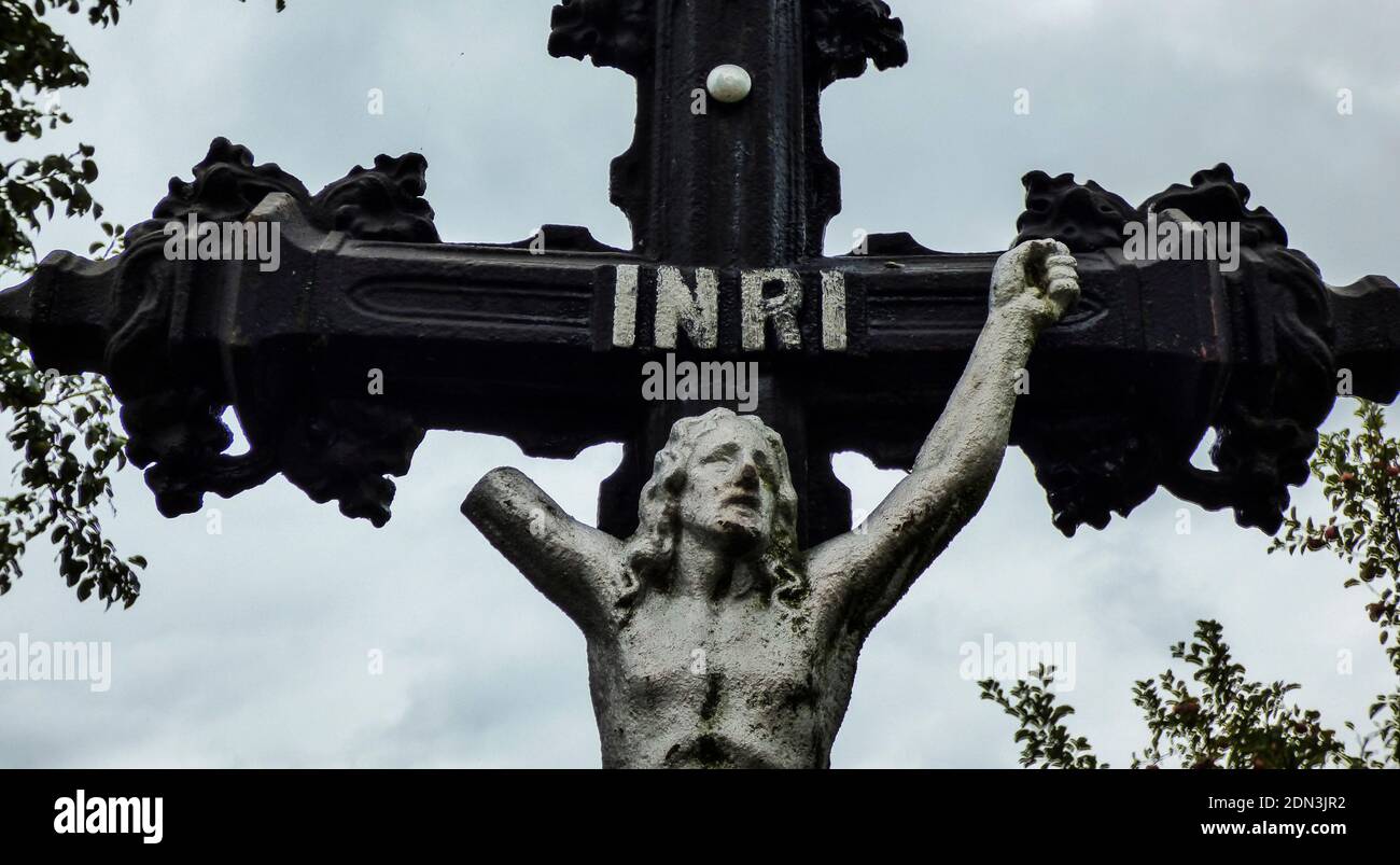 Broken statue jesus hi-res stock photography and images - Alamy