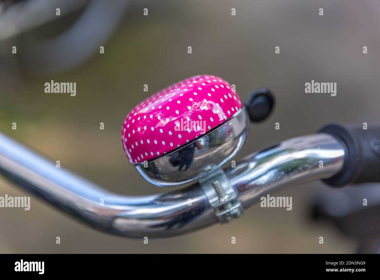 Pink bicycle bell hi-res stock photography and images - Alamy