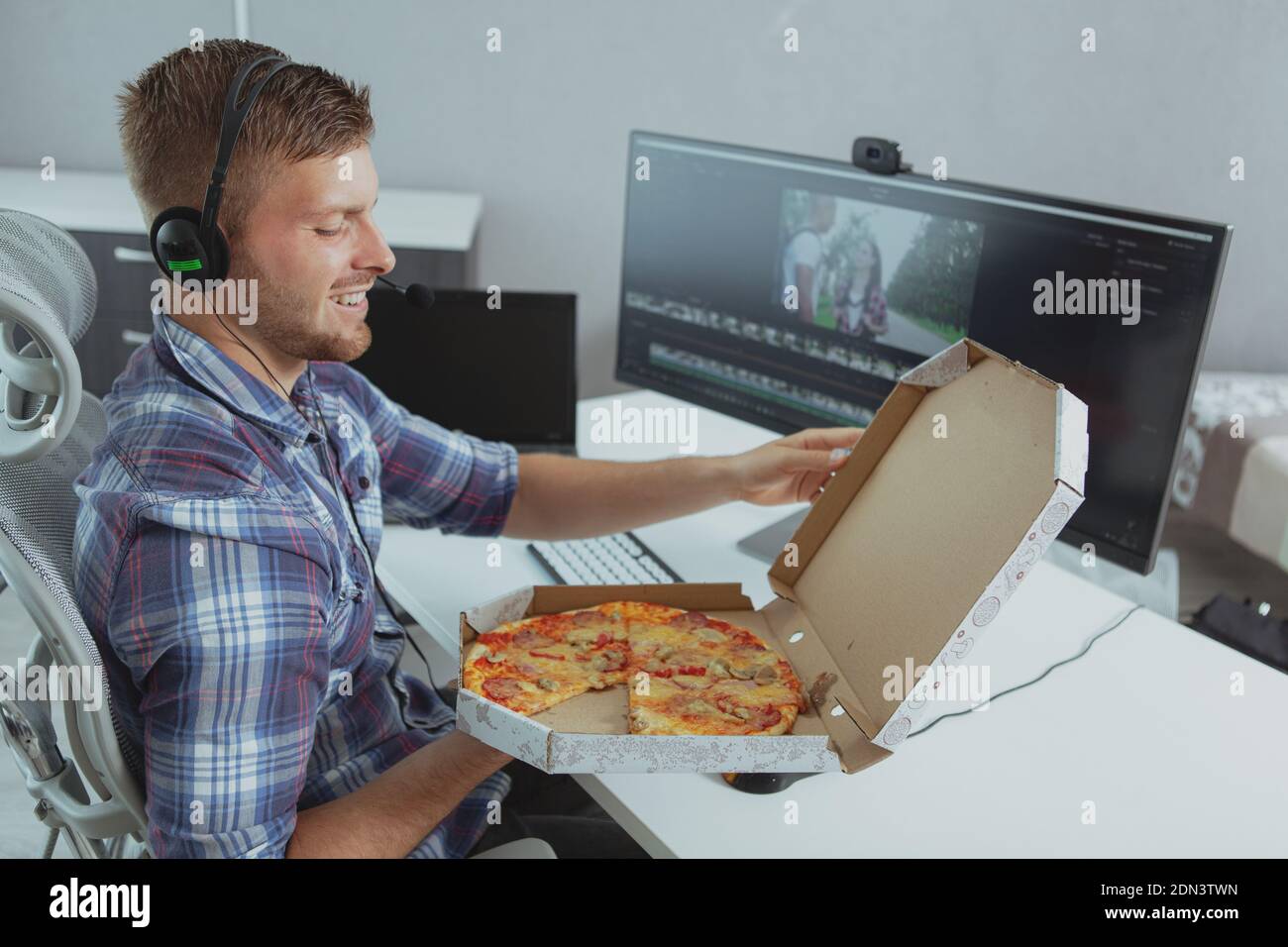 Working student fastfood hi-res stock photography and images - Alamy