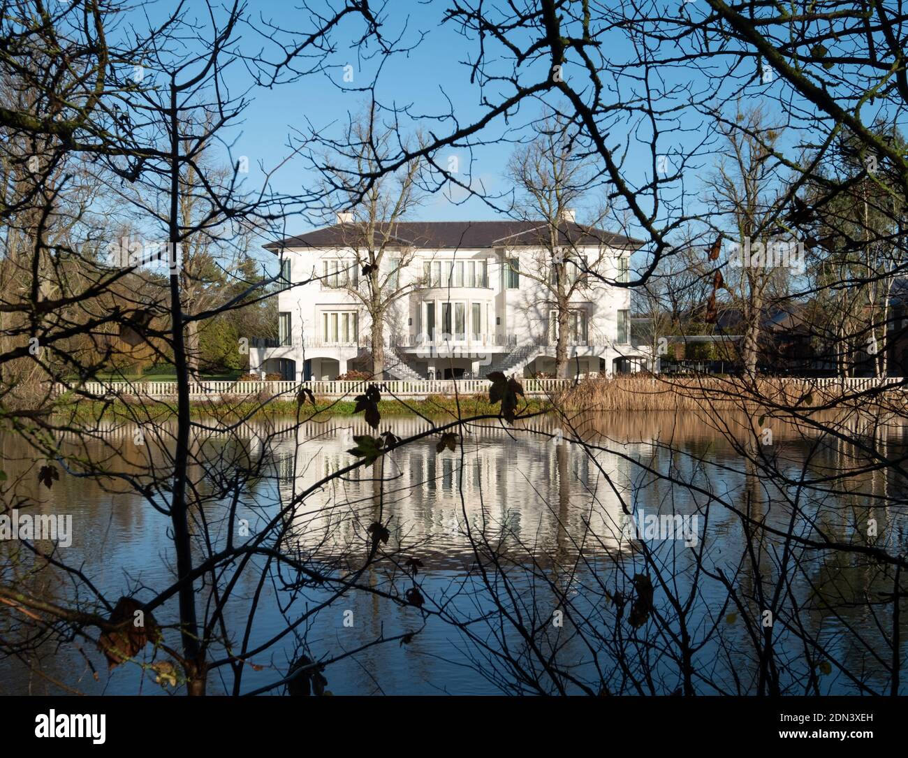 Cookham berkshire path thames hi-res stock photography and images - Alamy