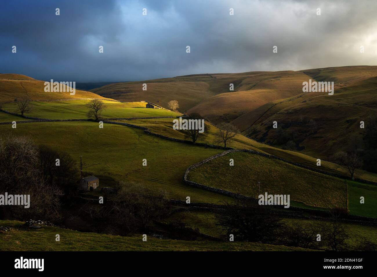 UK landscapes: stunning light on a stone barn & wall, Yorkshire Dales ...