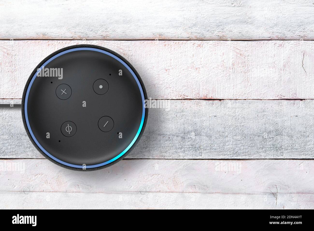 Amazon alexa echo dot hi-res stock photography and images - Alamy
