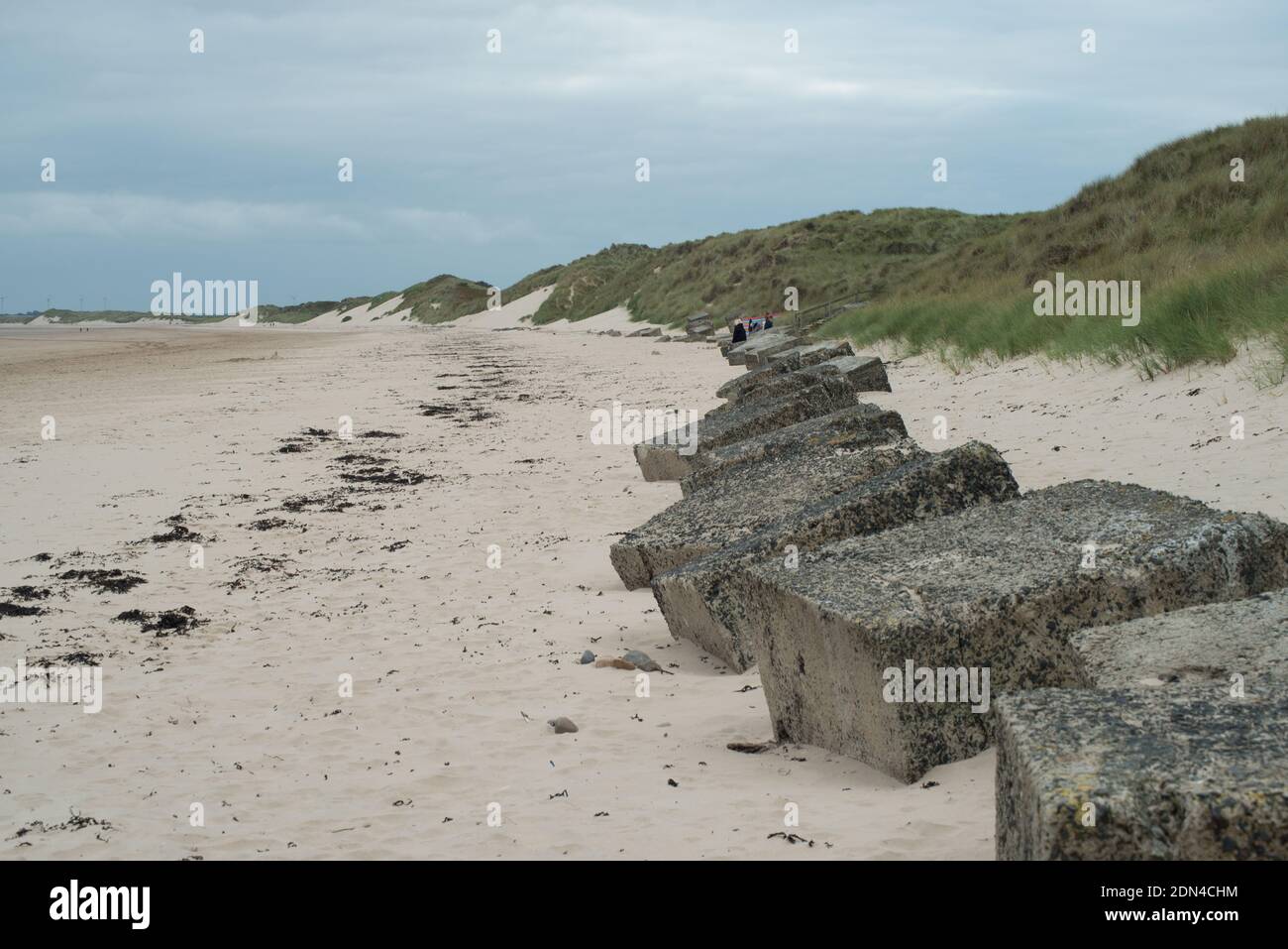 Tank traps hi-res stock photography and images - Alamy