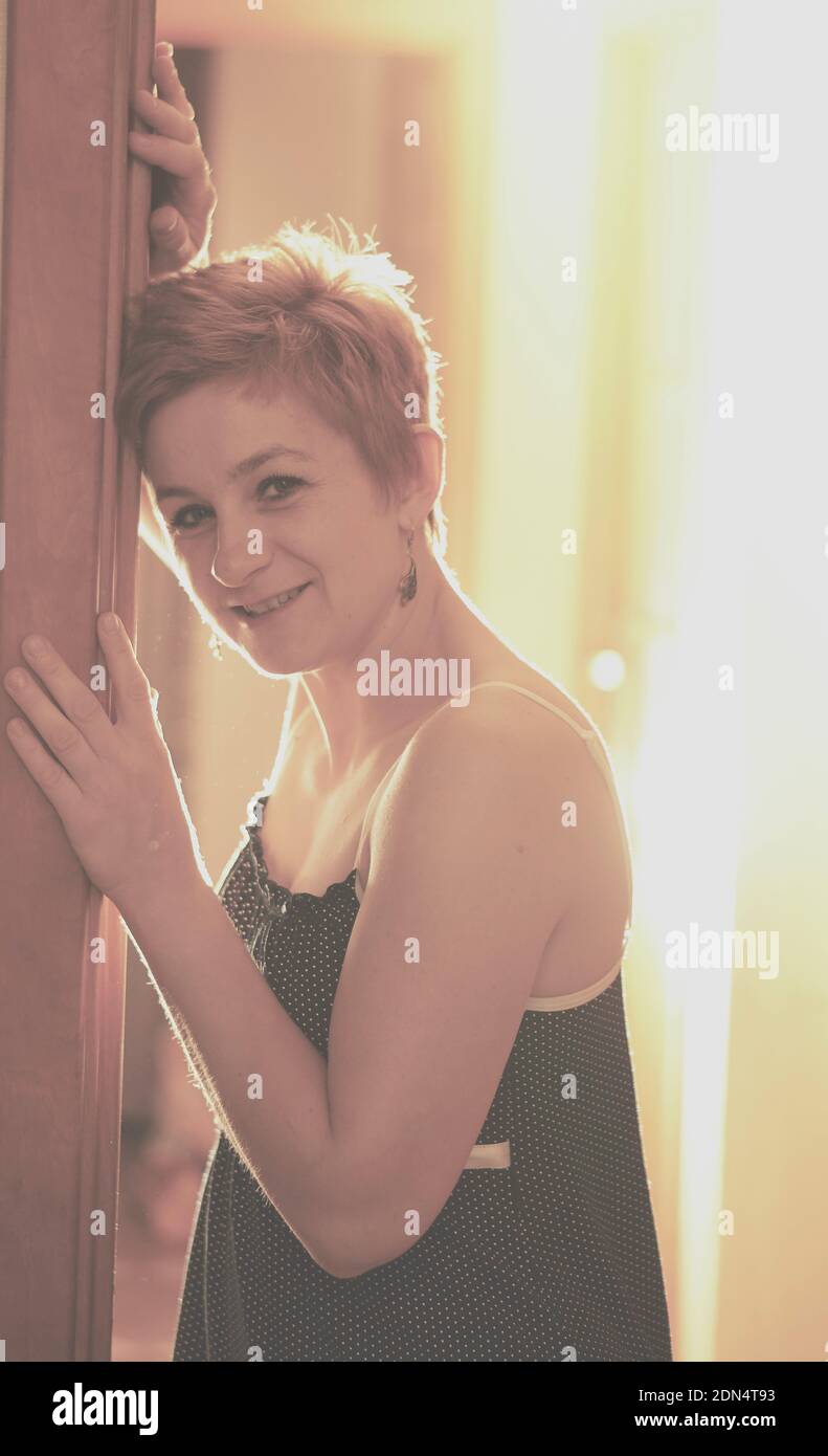 Woman leaning against door frame hi-res stock photography and images ...