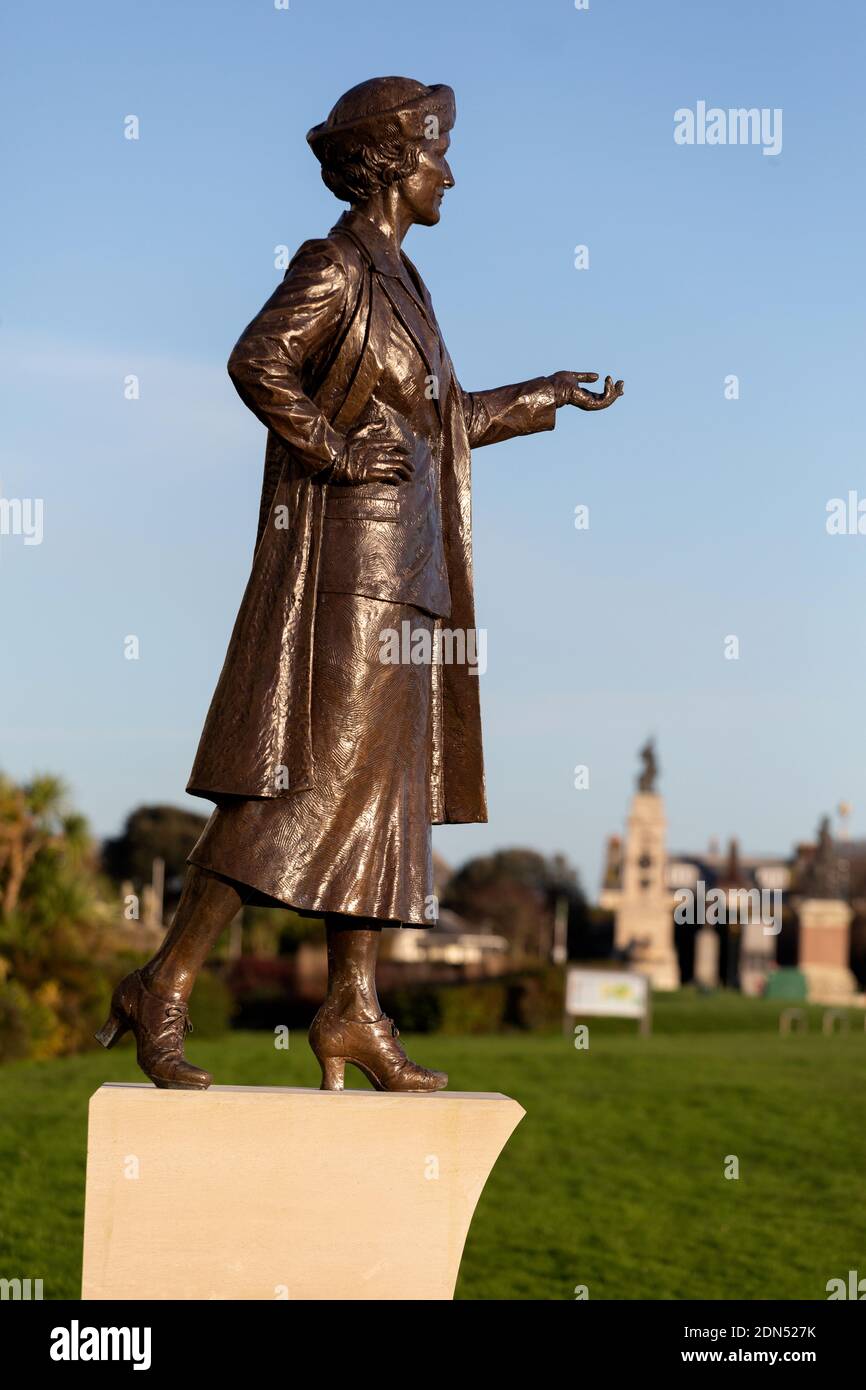 Nancy astor hi-res stock photography and images - Alamy