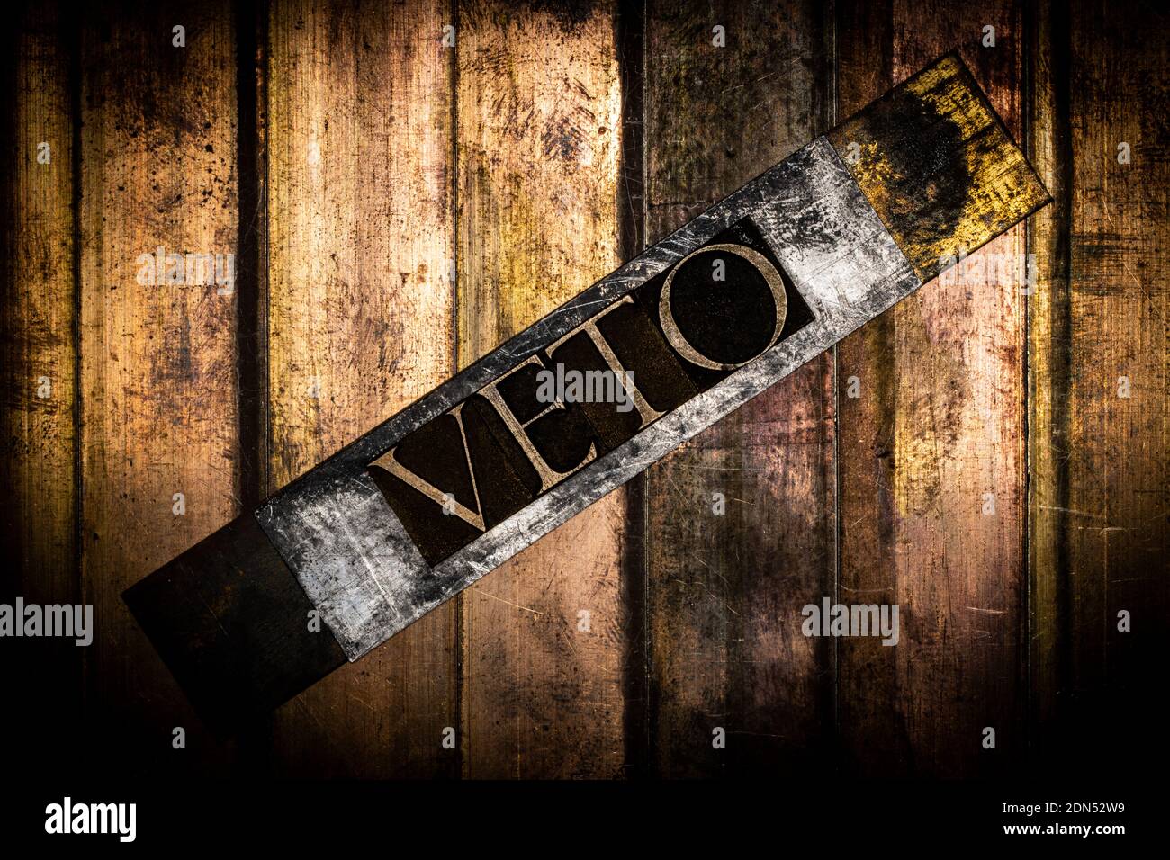 Veto text on grunge textured copper and gold background Stock Photo - Alamy