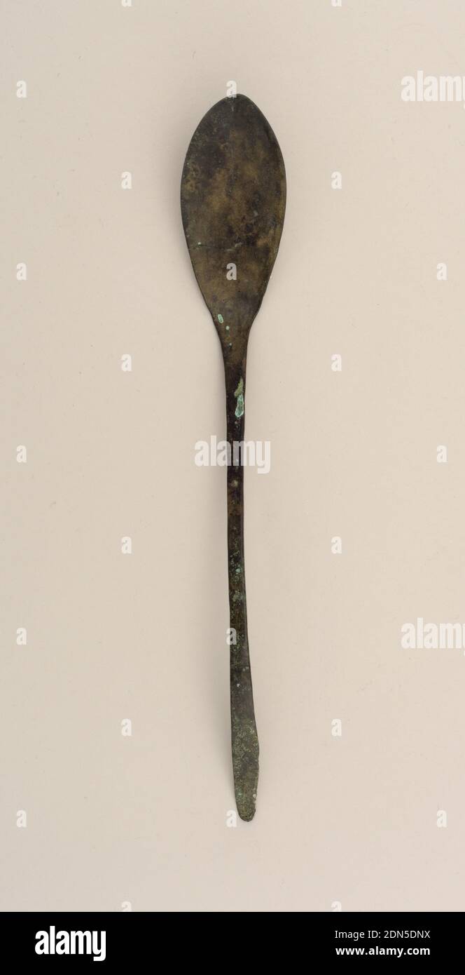 Shallow oval bowl hi-res stock photography and images - Alamy