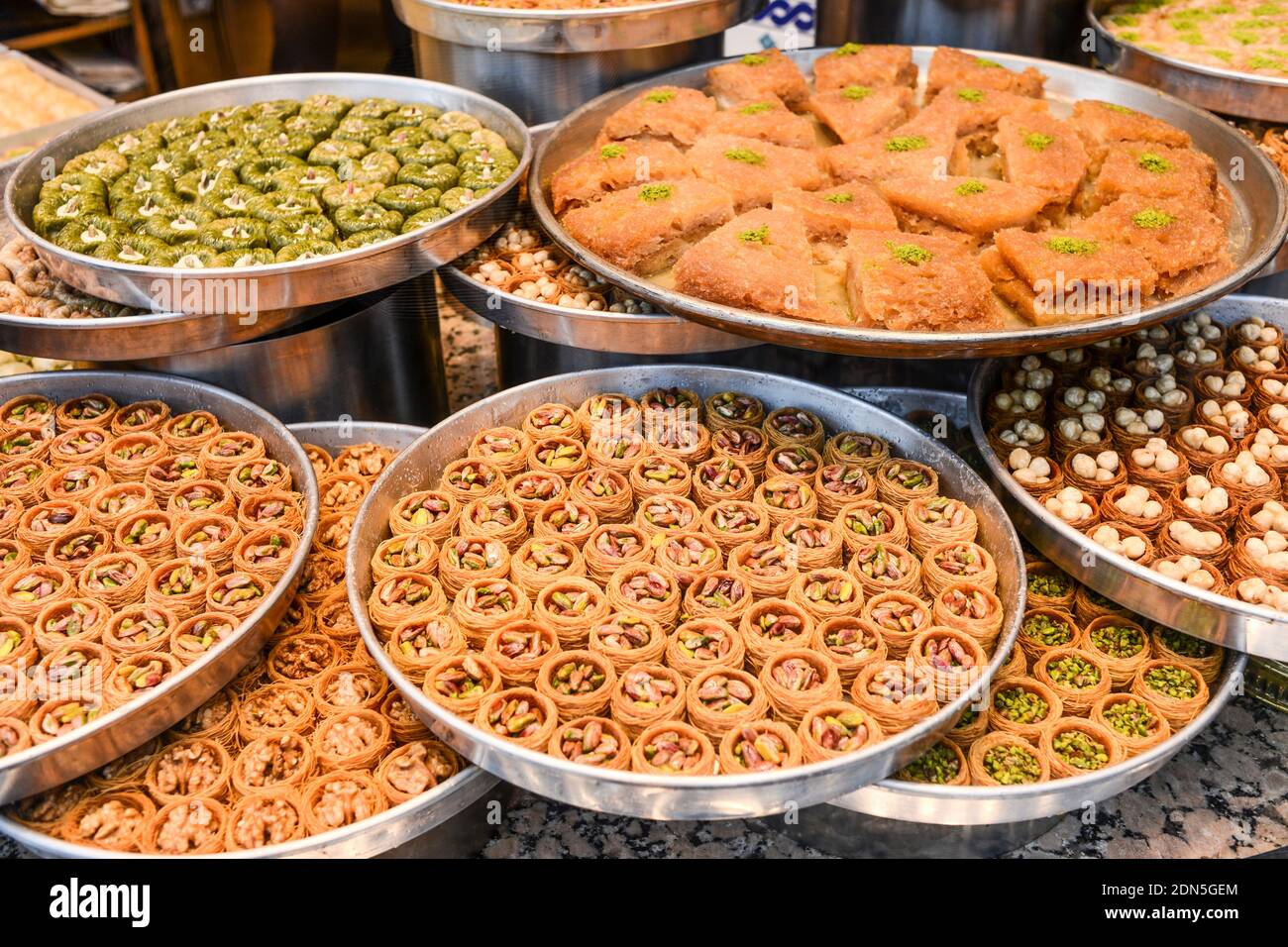 Baklava on plates, a Turkish national delicacy Stock Photo - Alamy