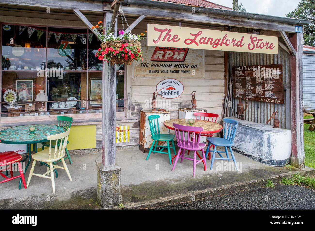 Old fashioned general store sign hi-res stock photography and images ...