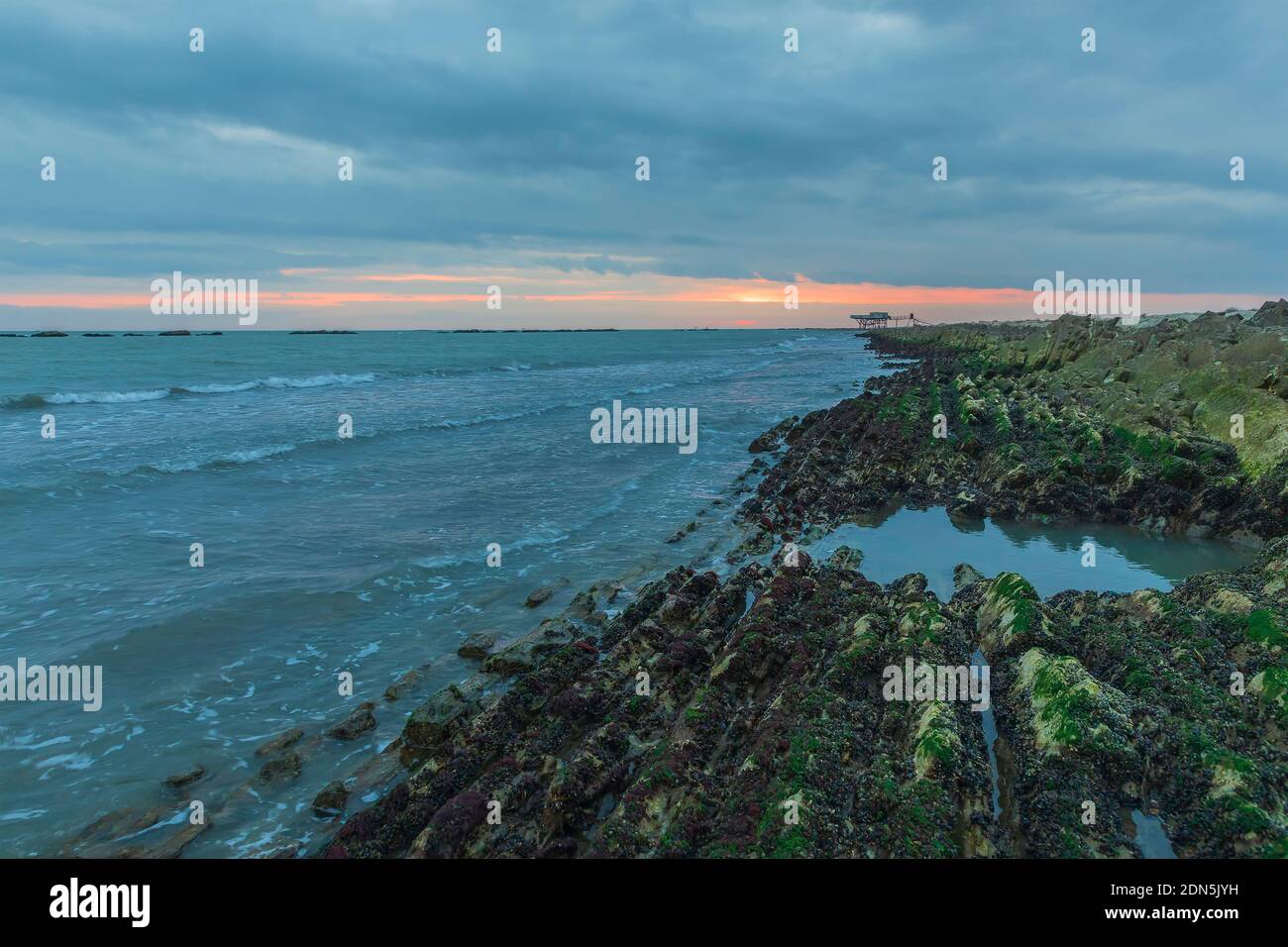 Vertical rock formation hi-res stock photography and images - Alamy