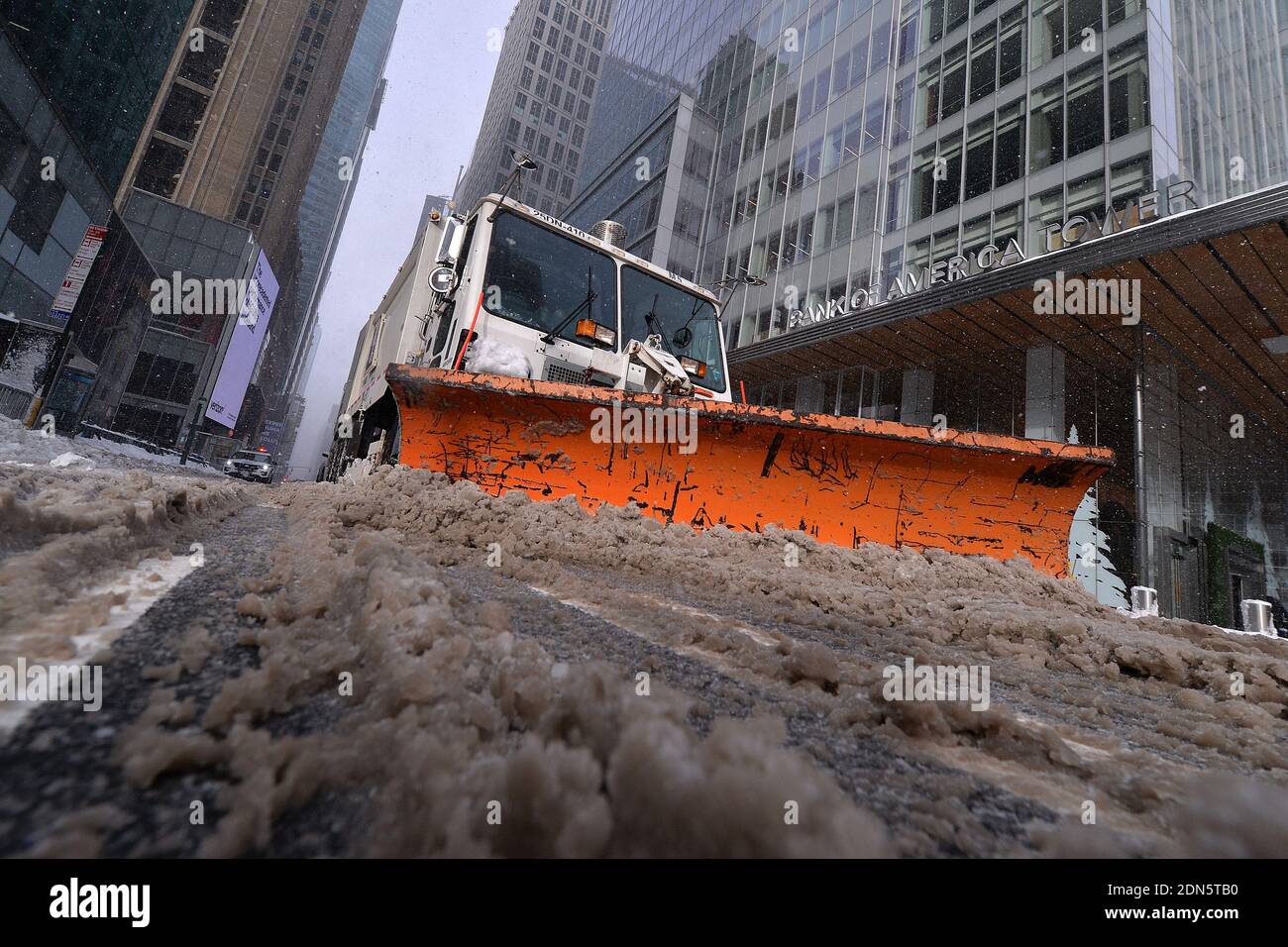 Nyc snow plow hi-res stock photography and images - Alamy