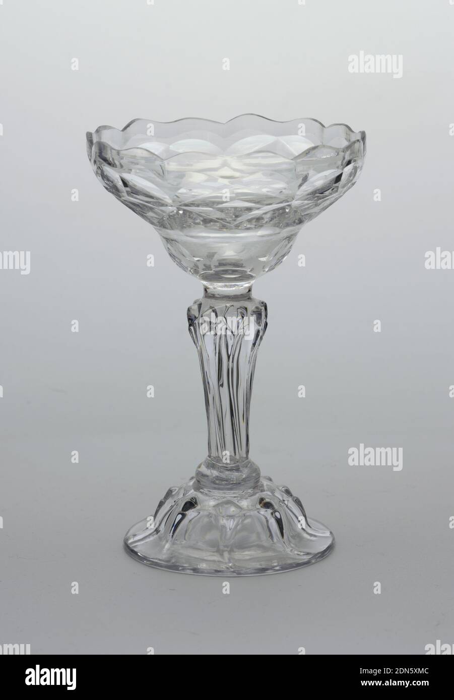 Wide scalloped rim hi-res stock photography and images - Alamy