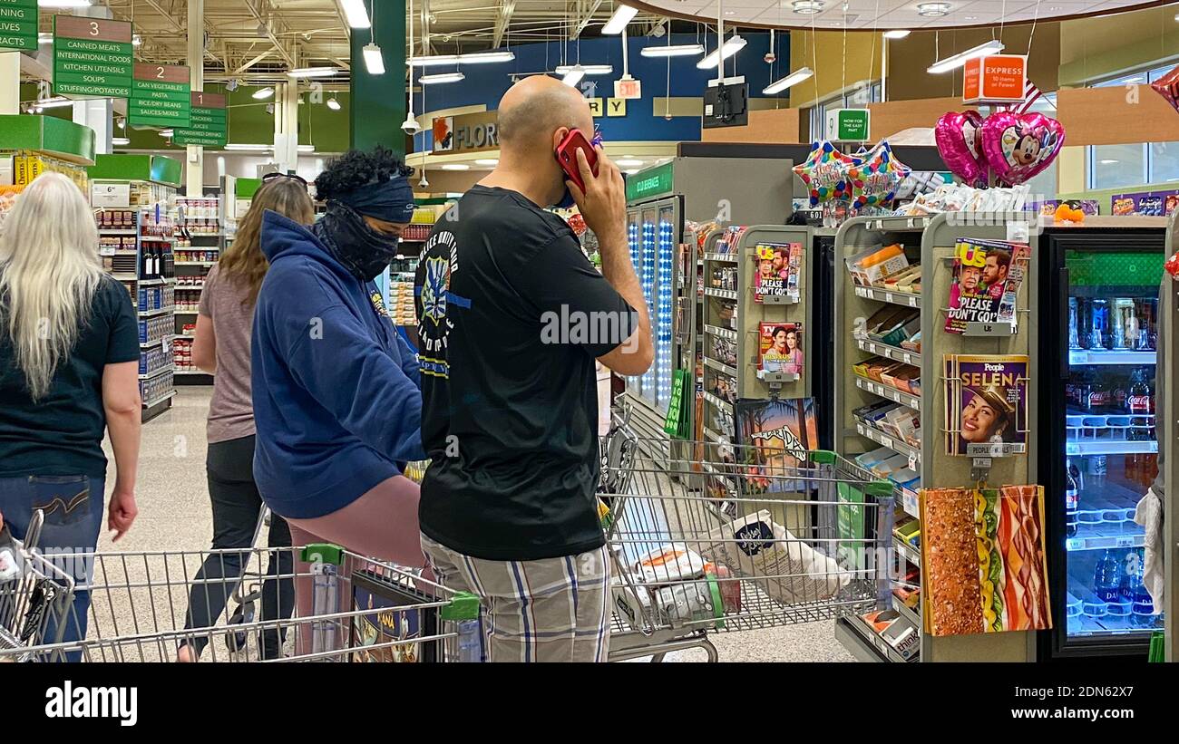 Publix shopping carts hi-res stock photography and images - Alamy