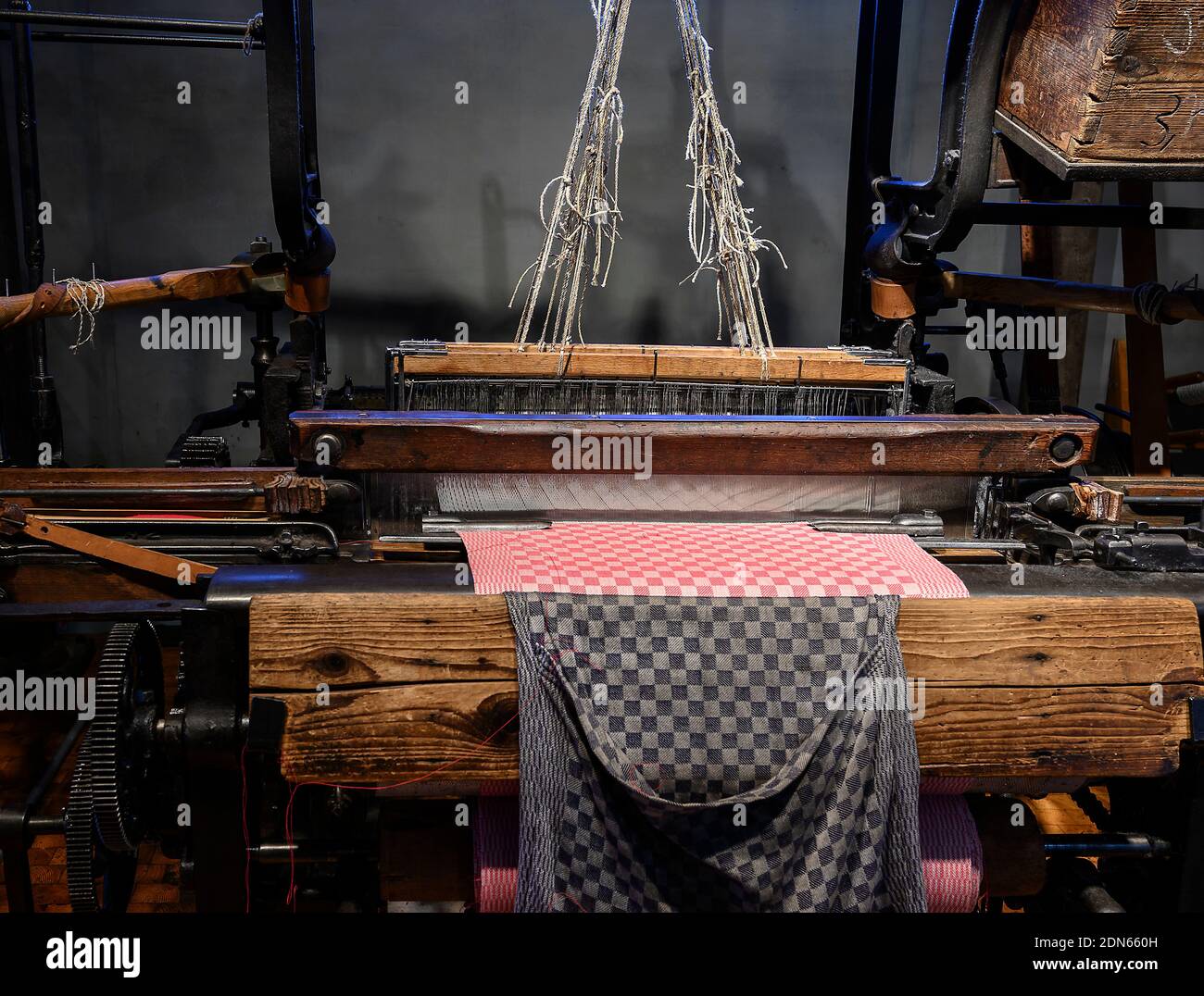 Machine machinery loom hi-res stock photography and images - Alamy