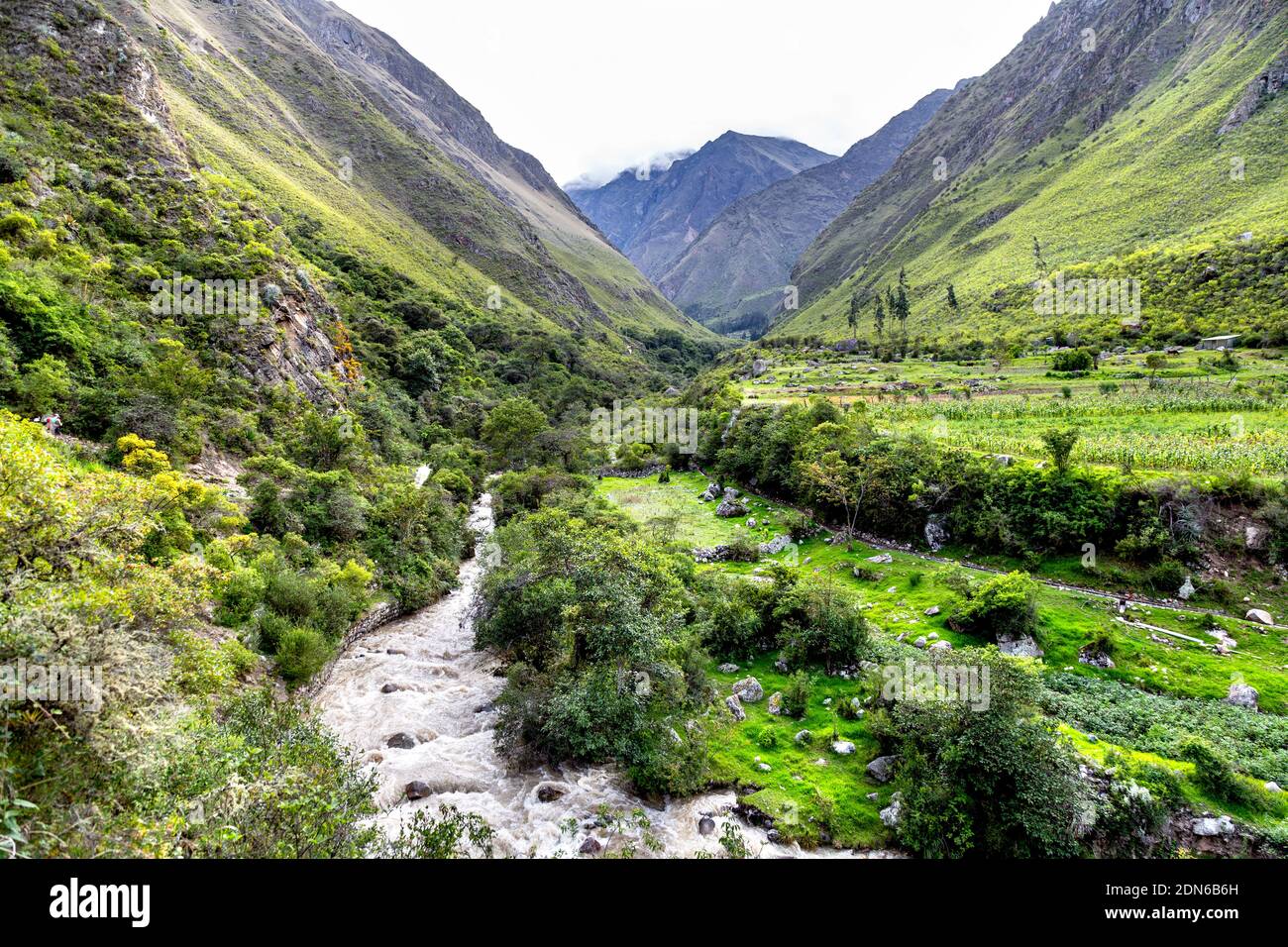 Lush green mountain landscape and river along the Inca Trail, Andes ...