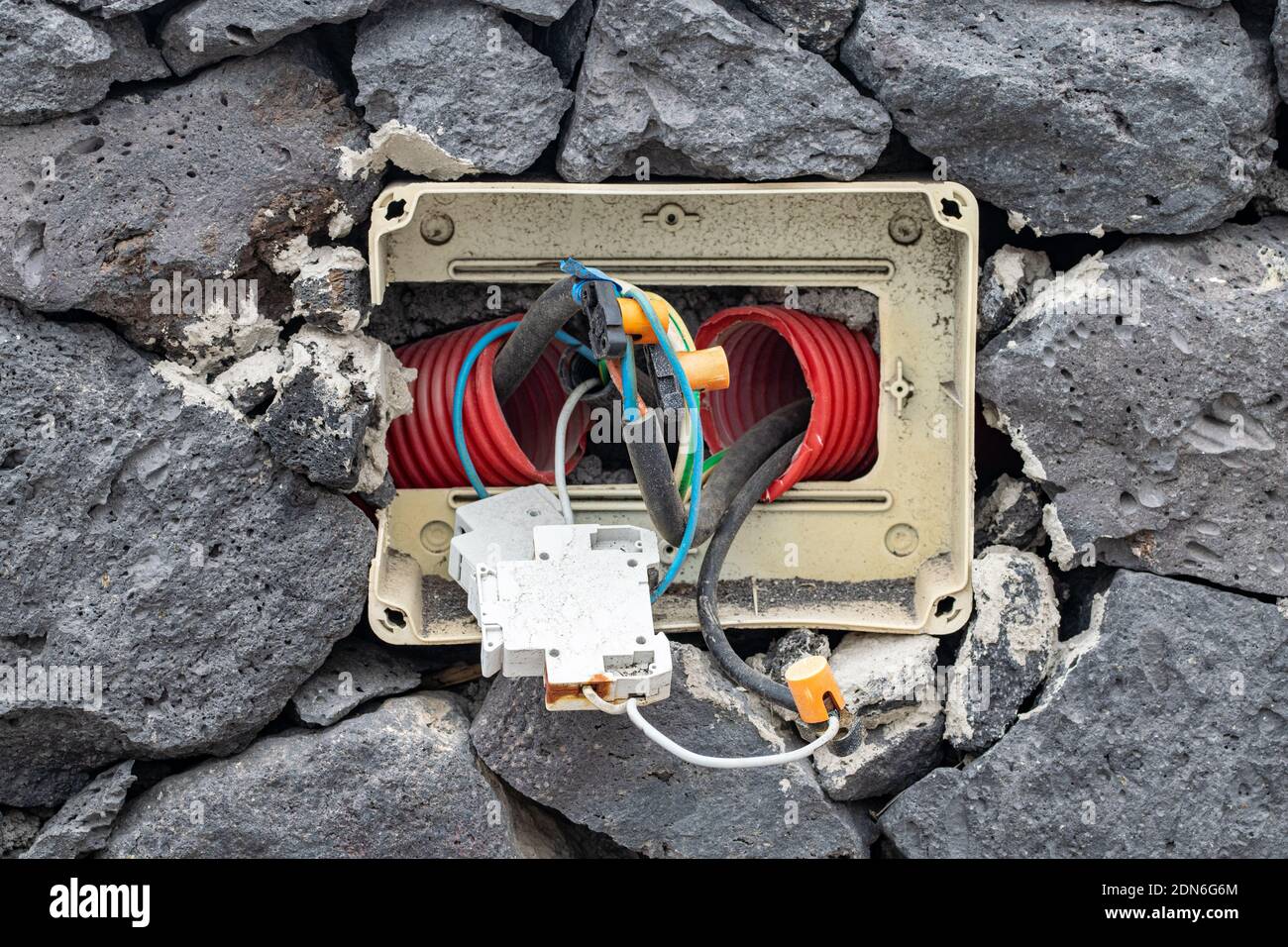 House facade power cable hi-res stock photography and images - Alamy