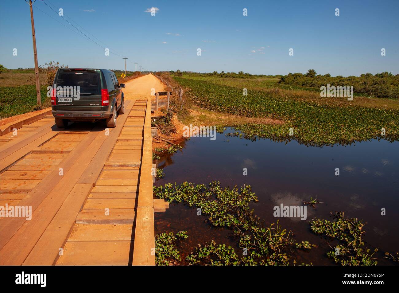 A car crossing one of the hundred wooden bridges at the Transpantaneira ...