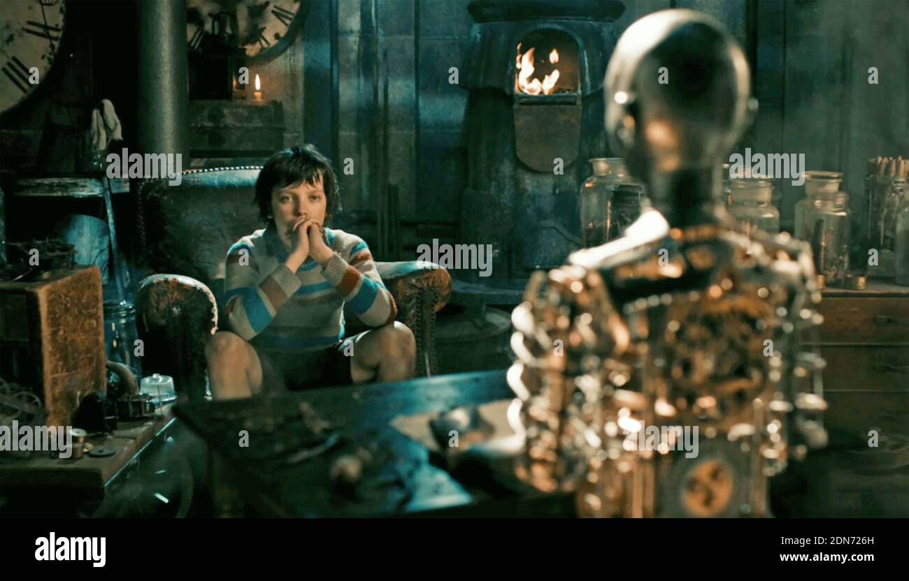 HUGO 2011 Paramount Pictures film with Asa Butterfield Stock Photo - Alamy