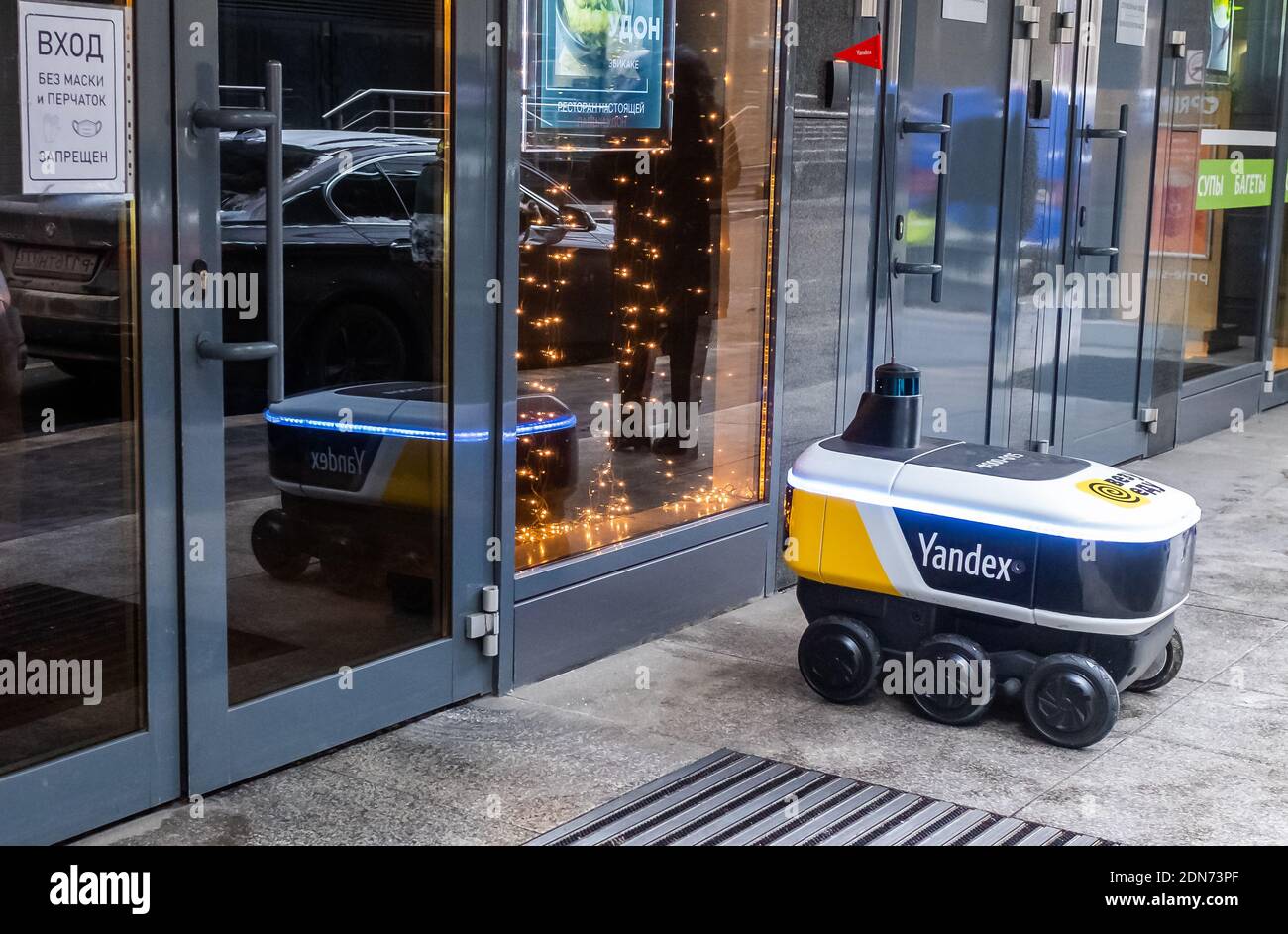 Drone delivering package autonomous logistics hi-res stock photography ...