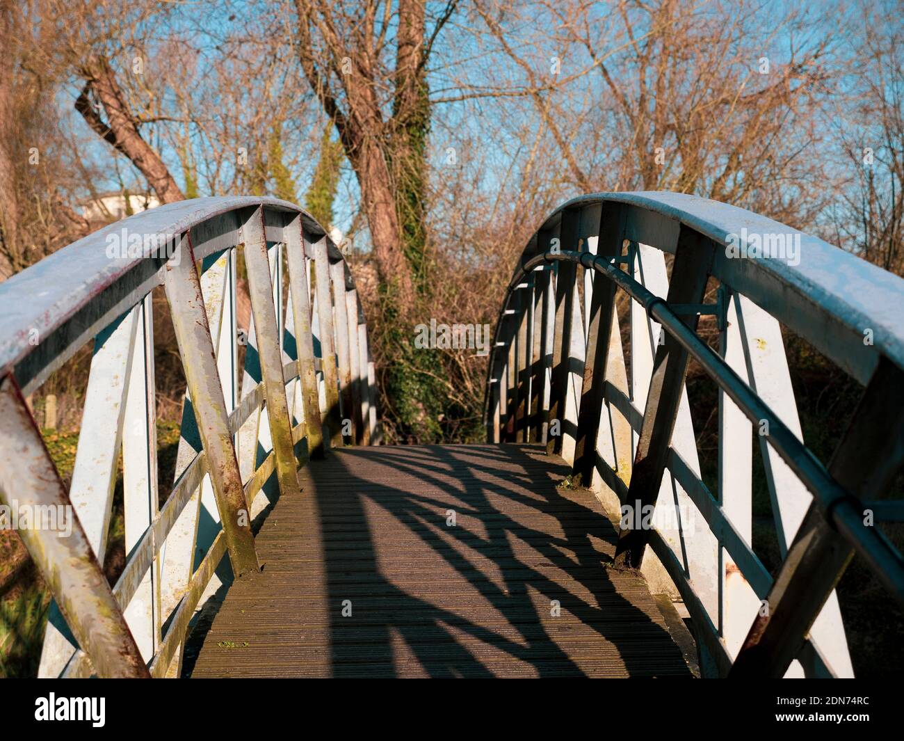 Castle mill stream river thames hi-res stock photography and images - Alamy