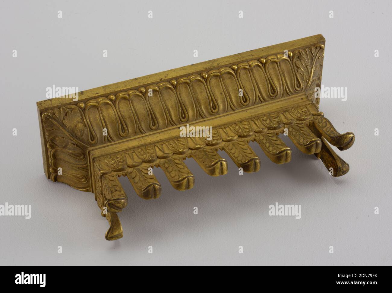 Decorative cornice hi-res stock photography and images - Alamy