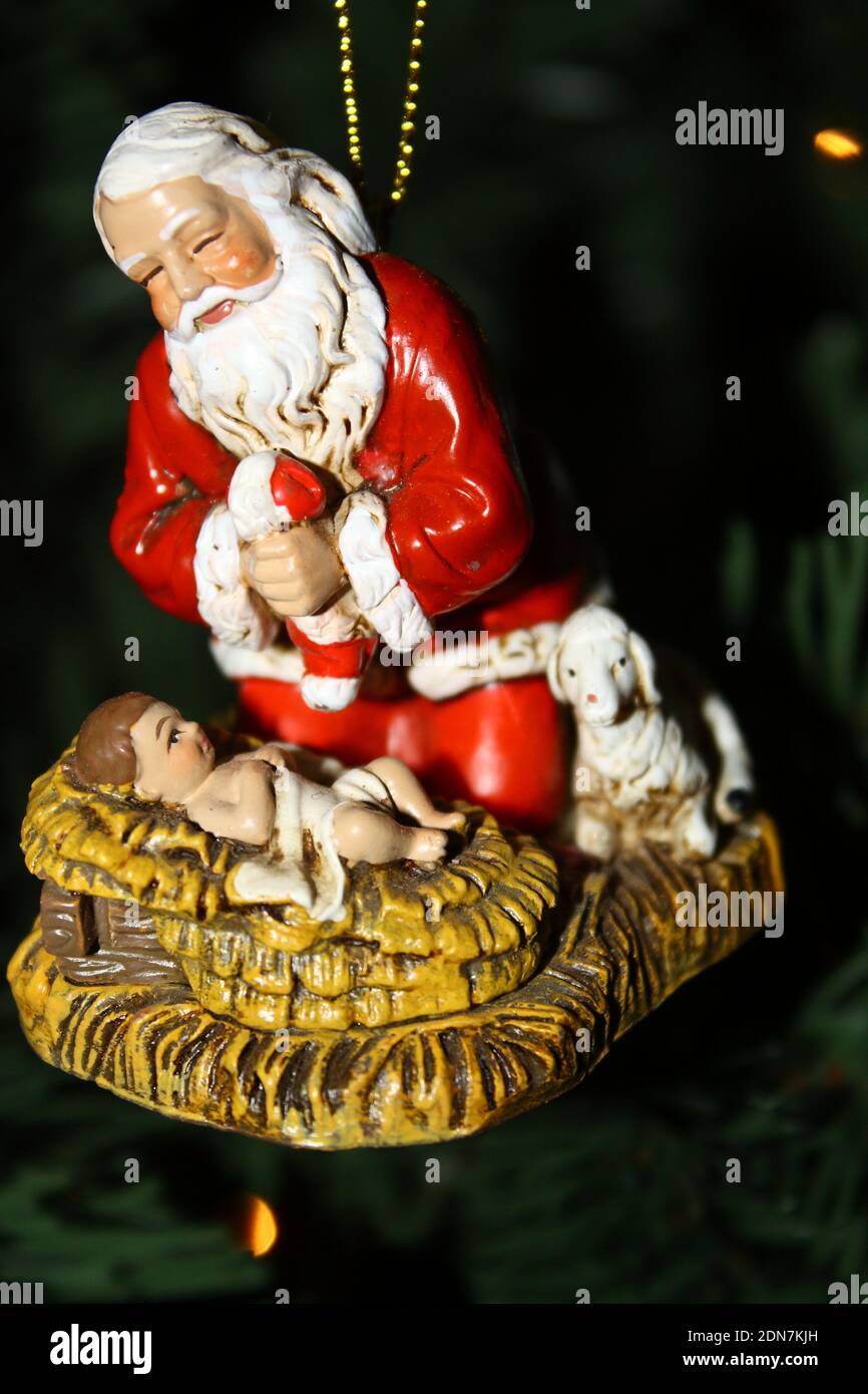 Santa claus christmas tree hi-res stock photography and images - Alamy