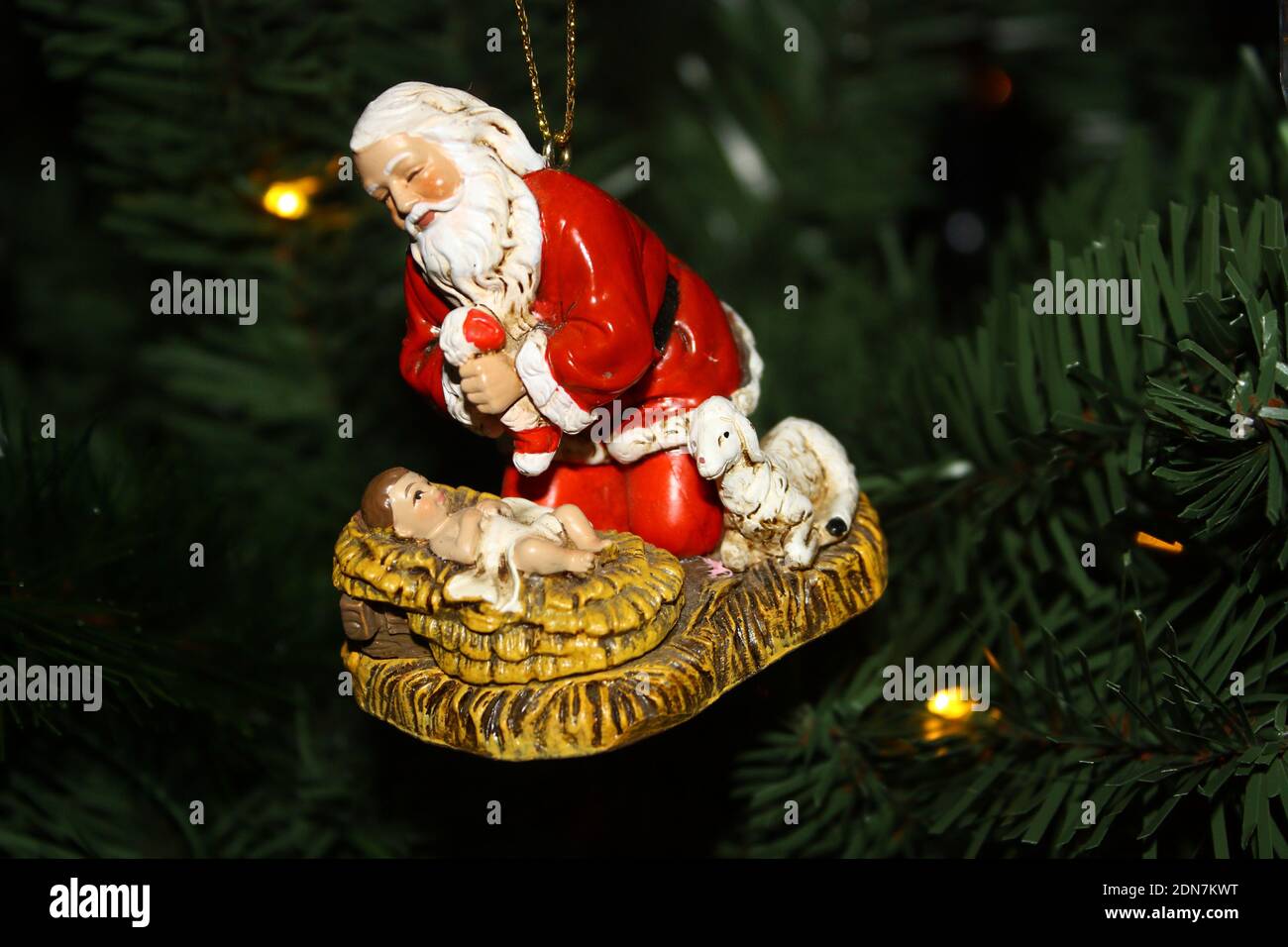 Santa claus christmas tree hi-res stock photography and images - Alamy