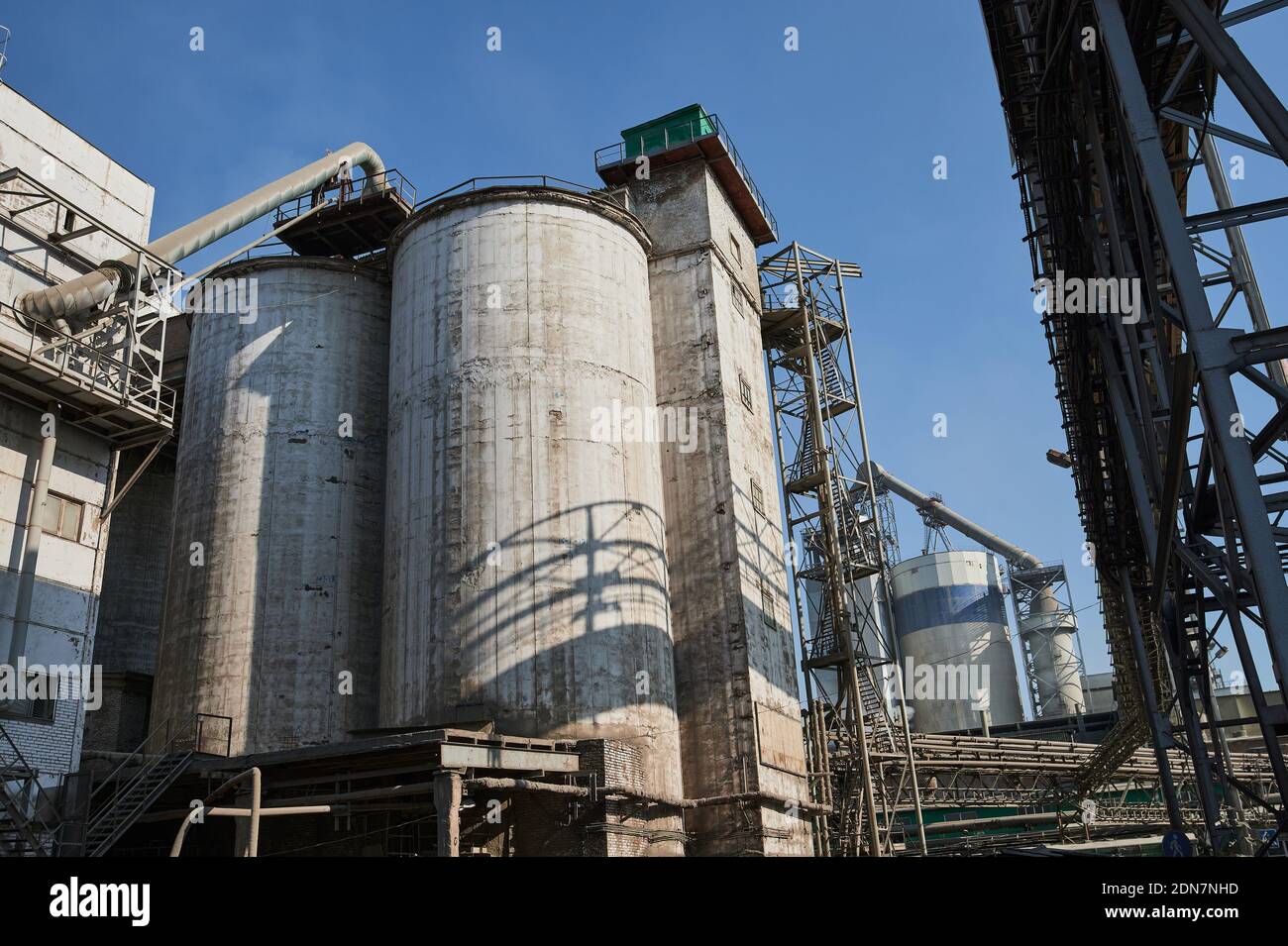 Concrete mixing tower. Concept of on-site construction facility Stock ...