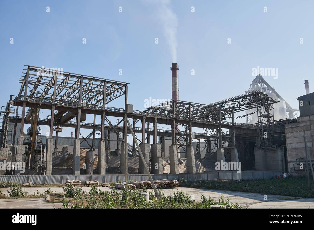 Concrete mixing tower. Concept of on-site construction facility Stock ...