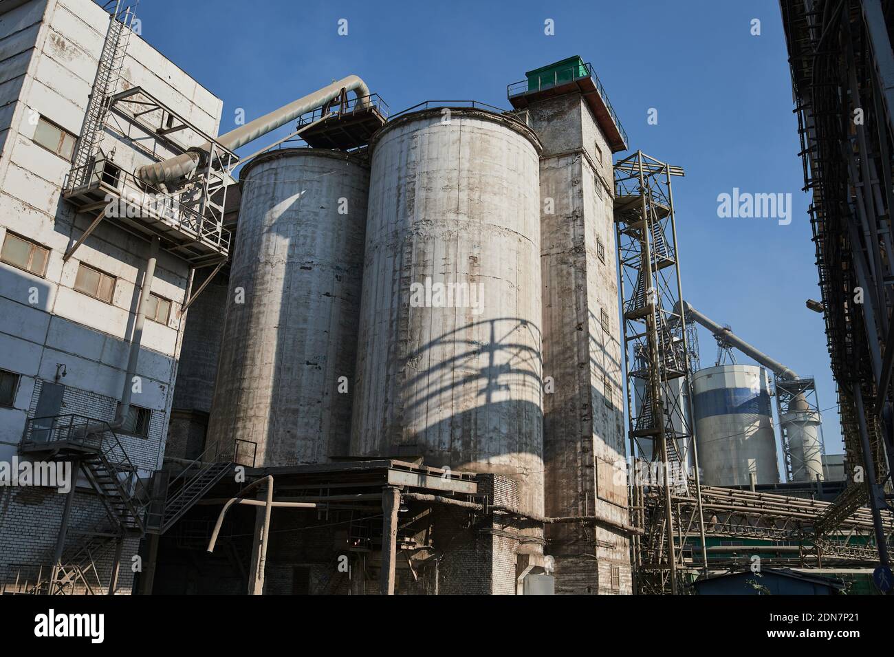 Concrete mixing tower. Concept of on-site construction facility Stock ...