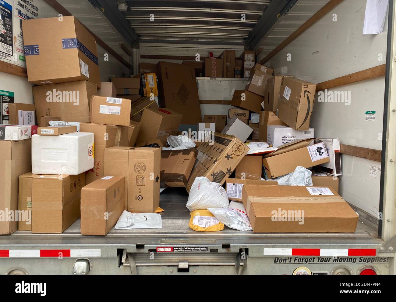 Image of an amazon packages hi-res stock photography and images - Alamy
