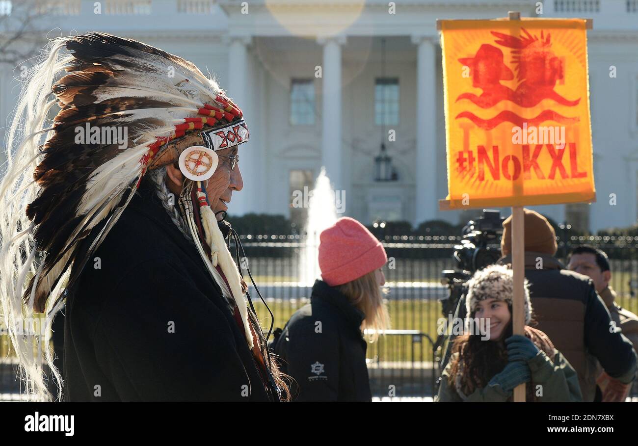 Chief arvol looking horse hi-res stock photography and images - Alamy