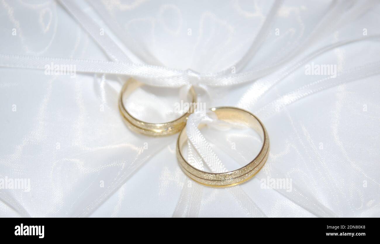 Wedding ring tied hi-res stock photography and images - Alamy
