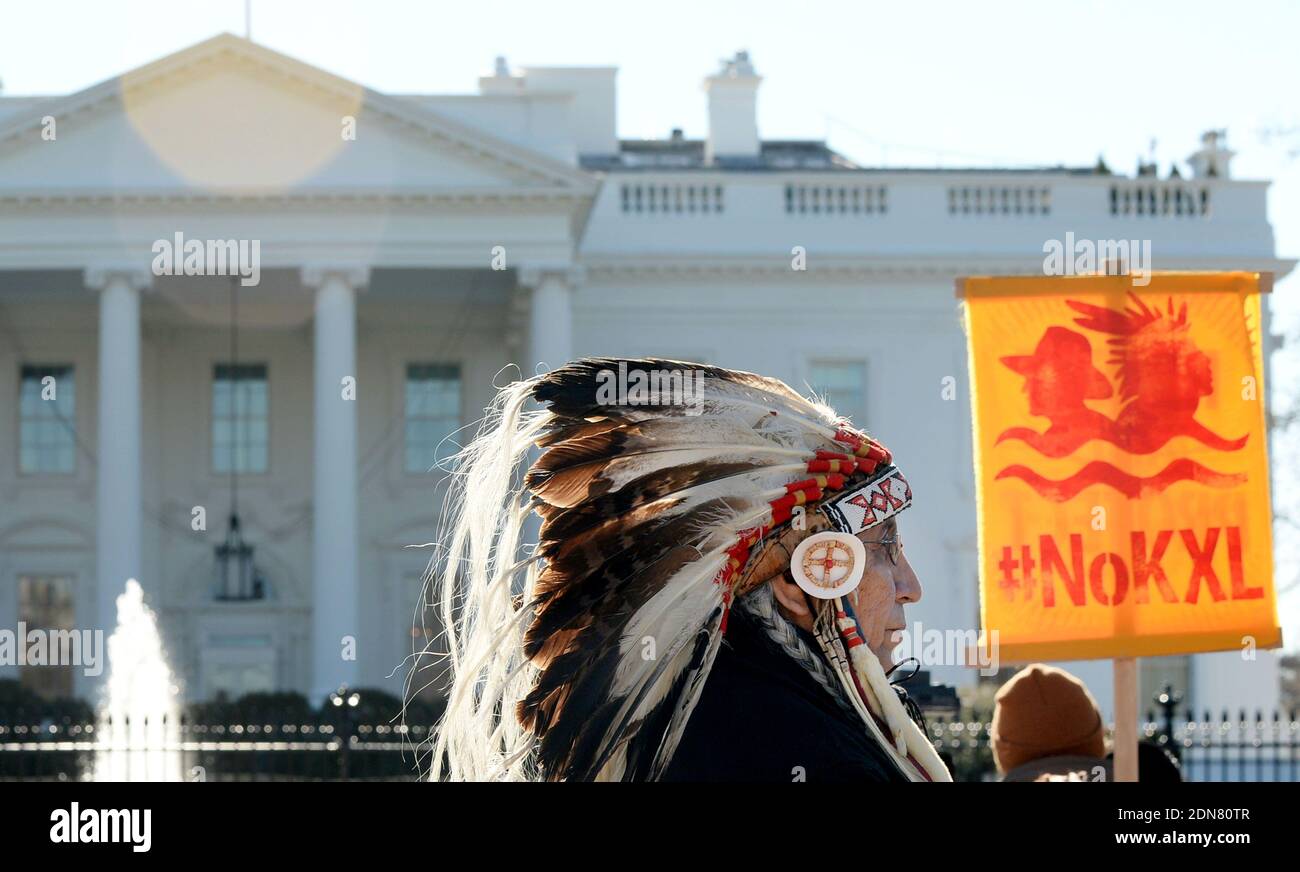 Chief arvol looking horse hi-res stock photography and images - Alamy