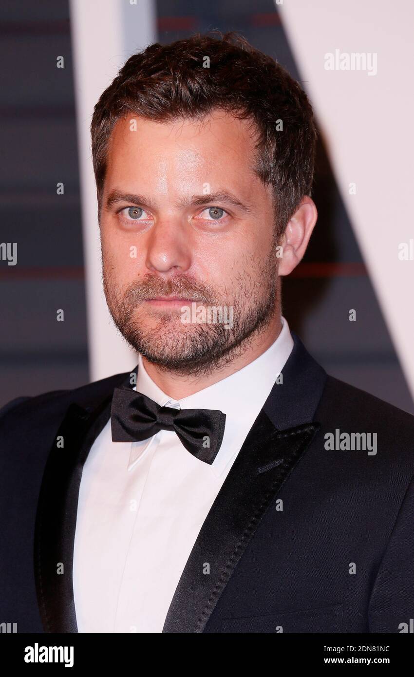 Joshua Jackson attends the 2015 Vanity Fair Oscar Party hosted by ...