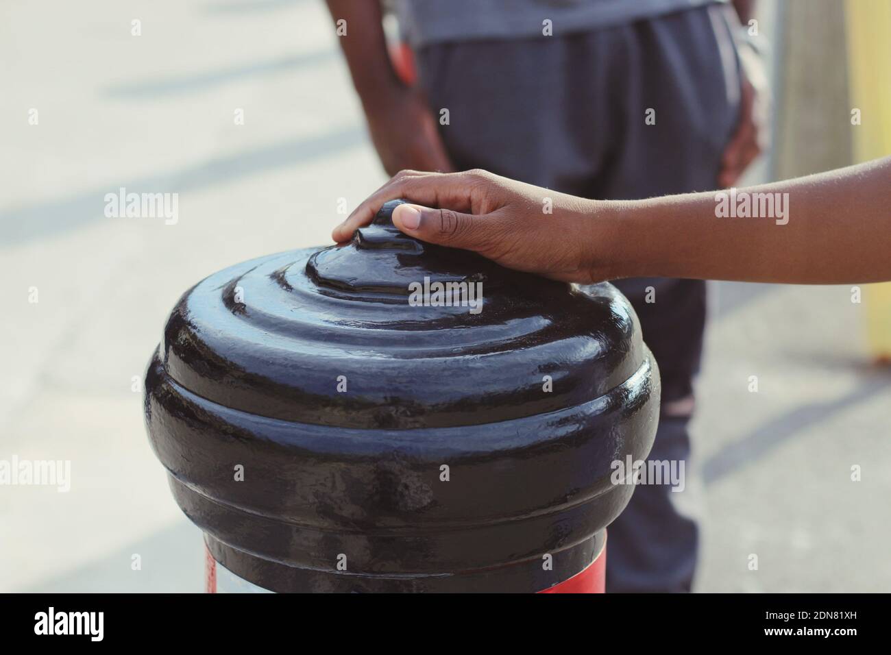 Black hydrant hi-res stock photography and images - Alamy
