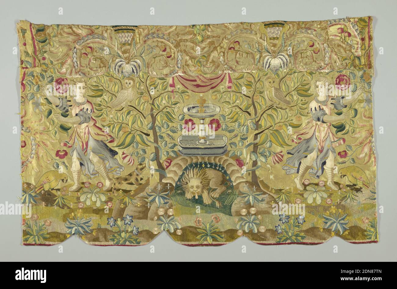 Climbing tudor roses hi-res stock photography and images - Alamy