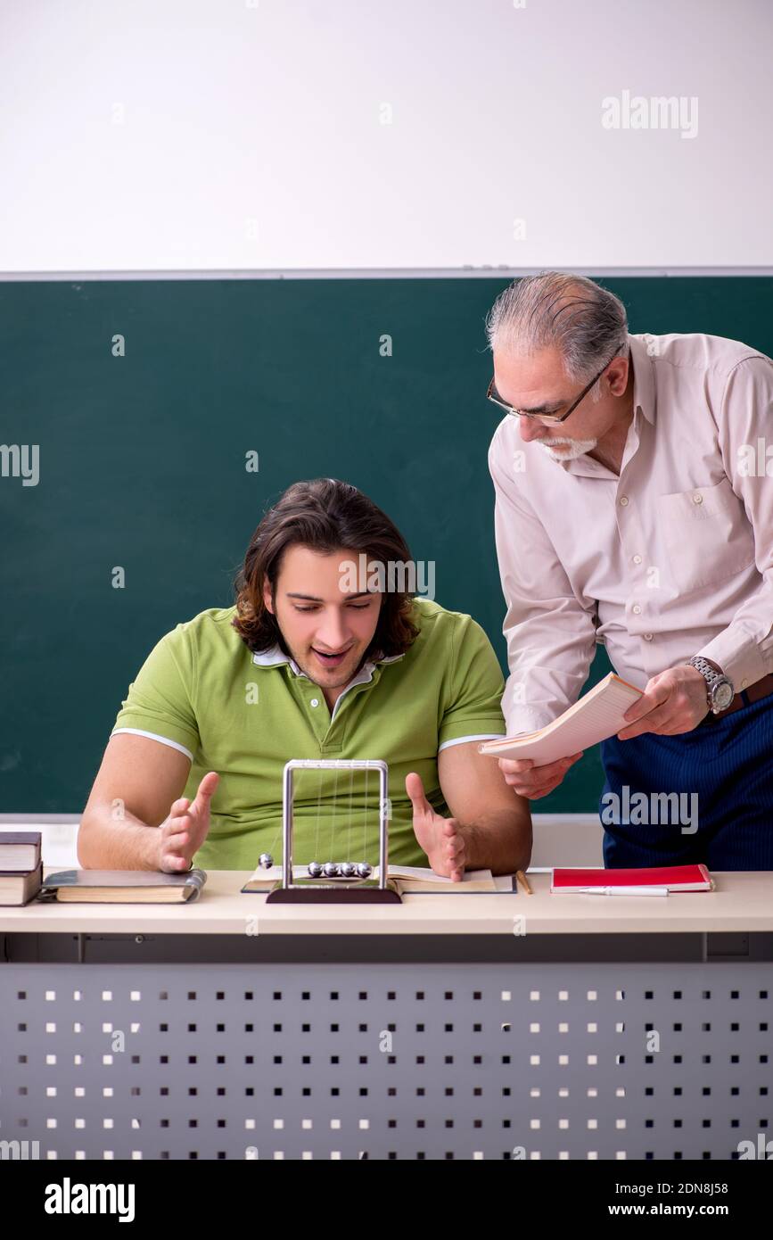 Old professor physicist and student in the classroom Stock Photo - Alamy