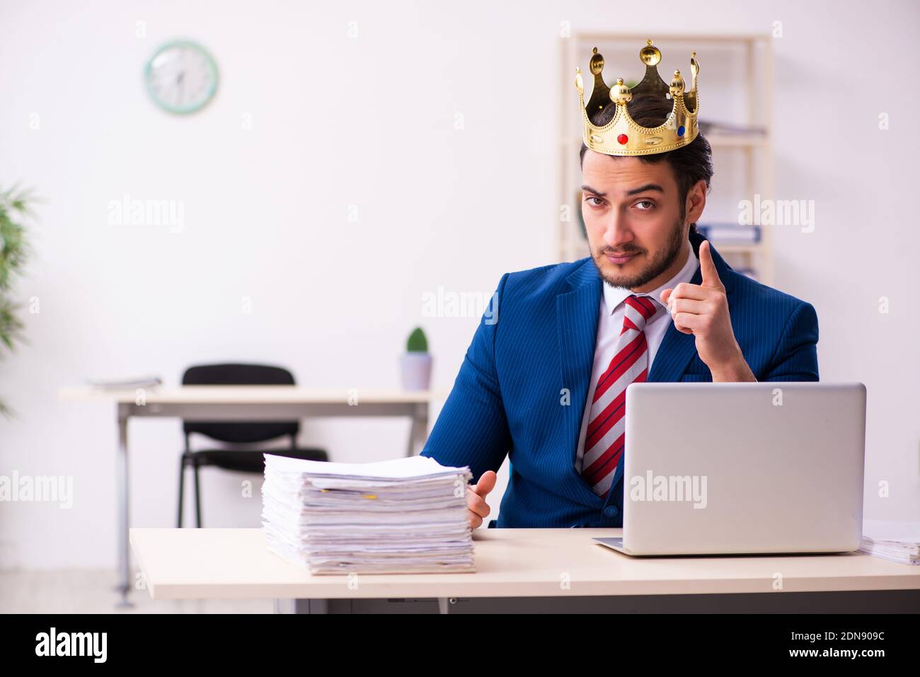 King businessman employee working in the office Stock Photo - Alamy