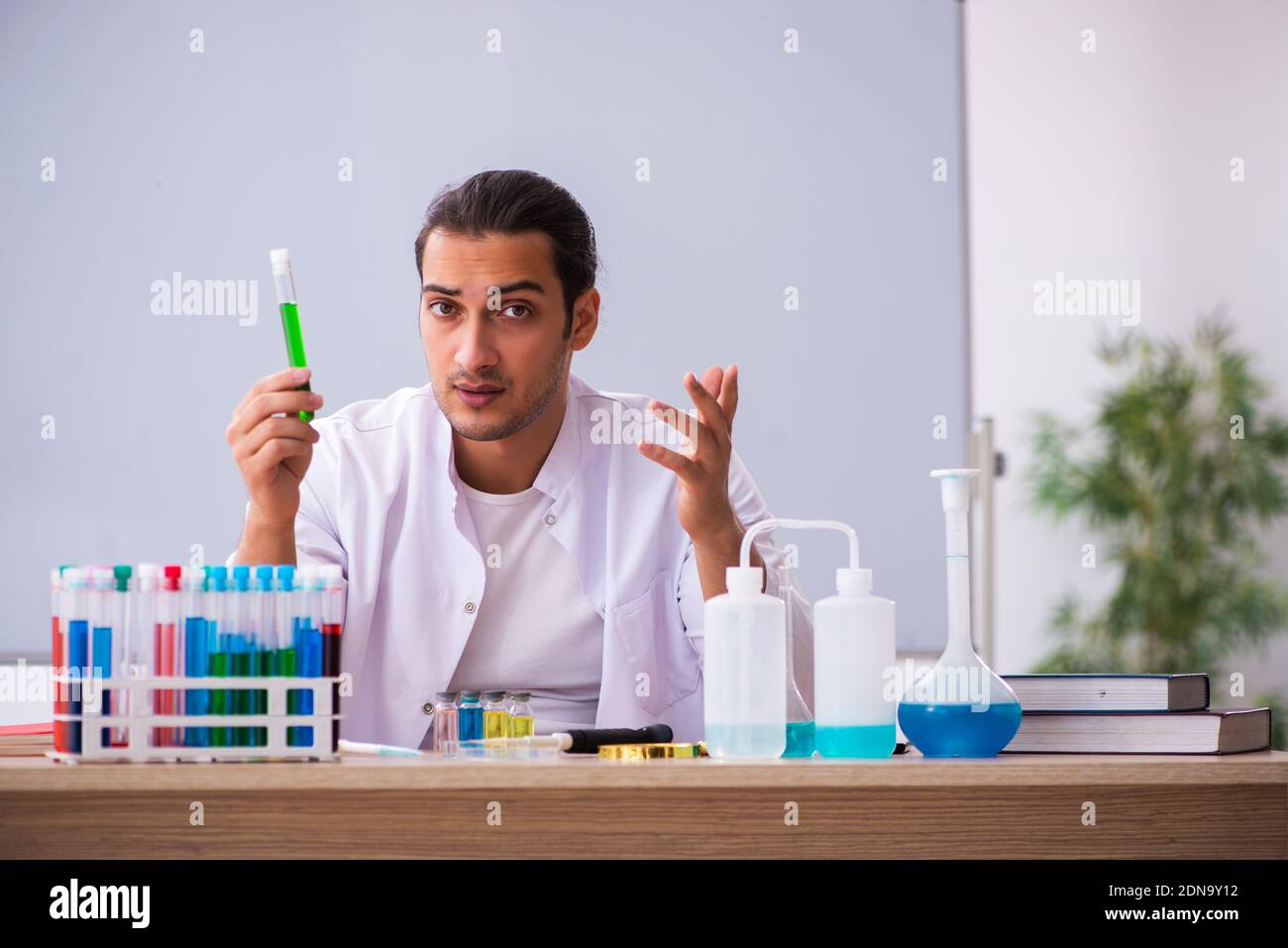 Young chemistry teacher in the classroom Stock Photo - Alamy